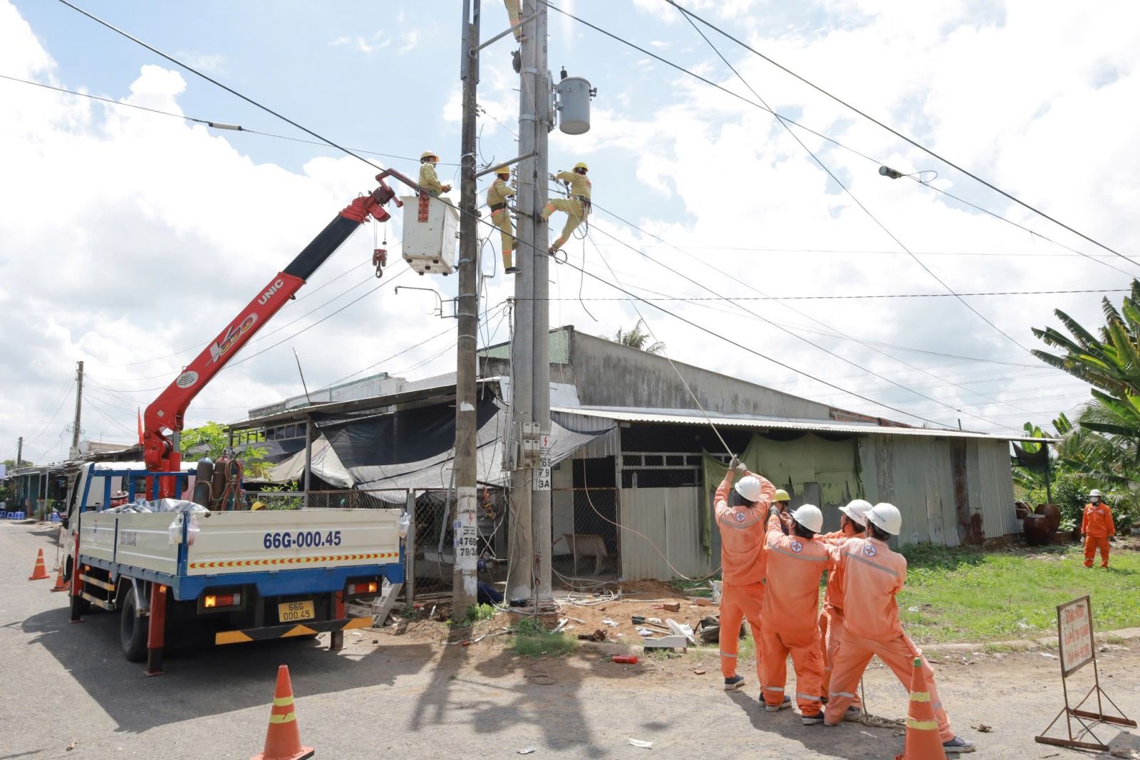 Trung tâm CSKH Điện lực miền Nam